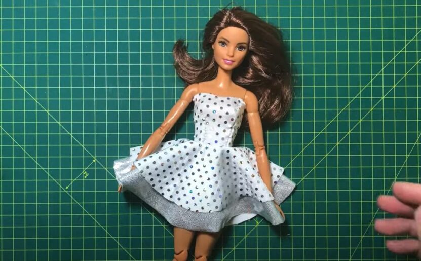 How to Make Doll Clothes No Sewing - Easy and Fun - Eebee